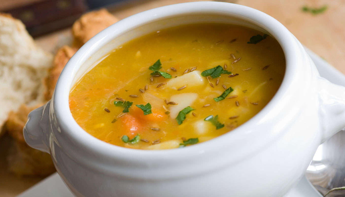 Sopa de legumes é refeição prática e boa para aproveitar o que tem na ...